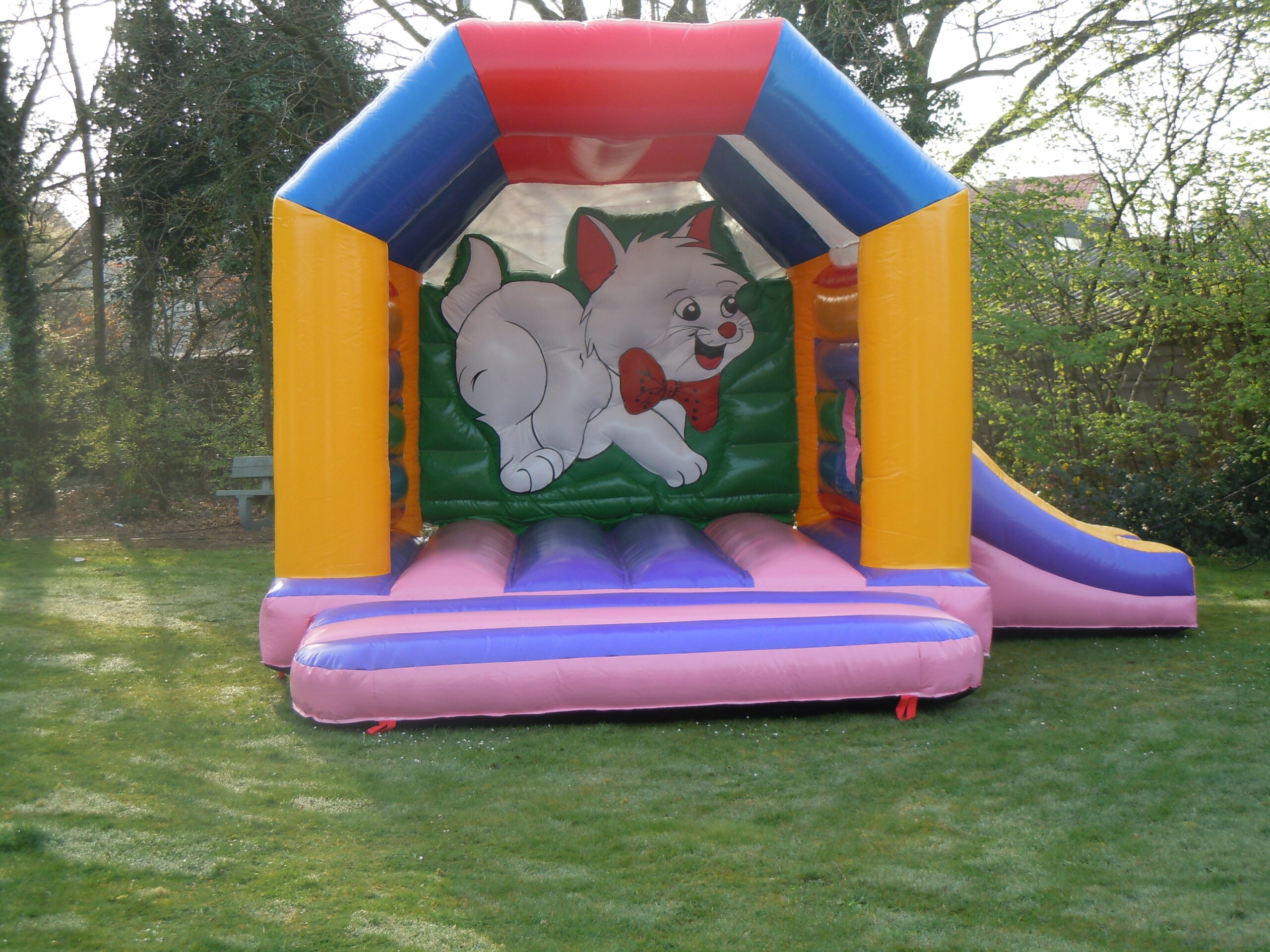 Springkasteel huren - It Takes 2 Springkastelen - 2440 Geel